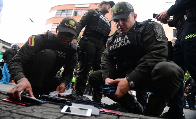 Más de 300 uniformados intervinieron en el centro de Medellín en operativo interinstitucional ...